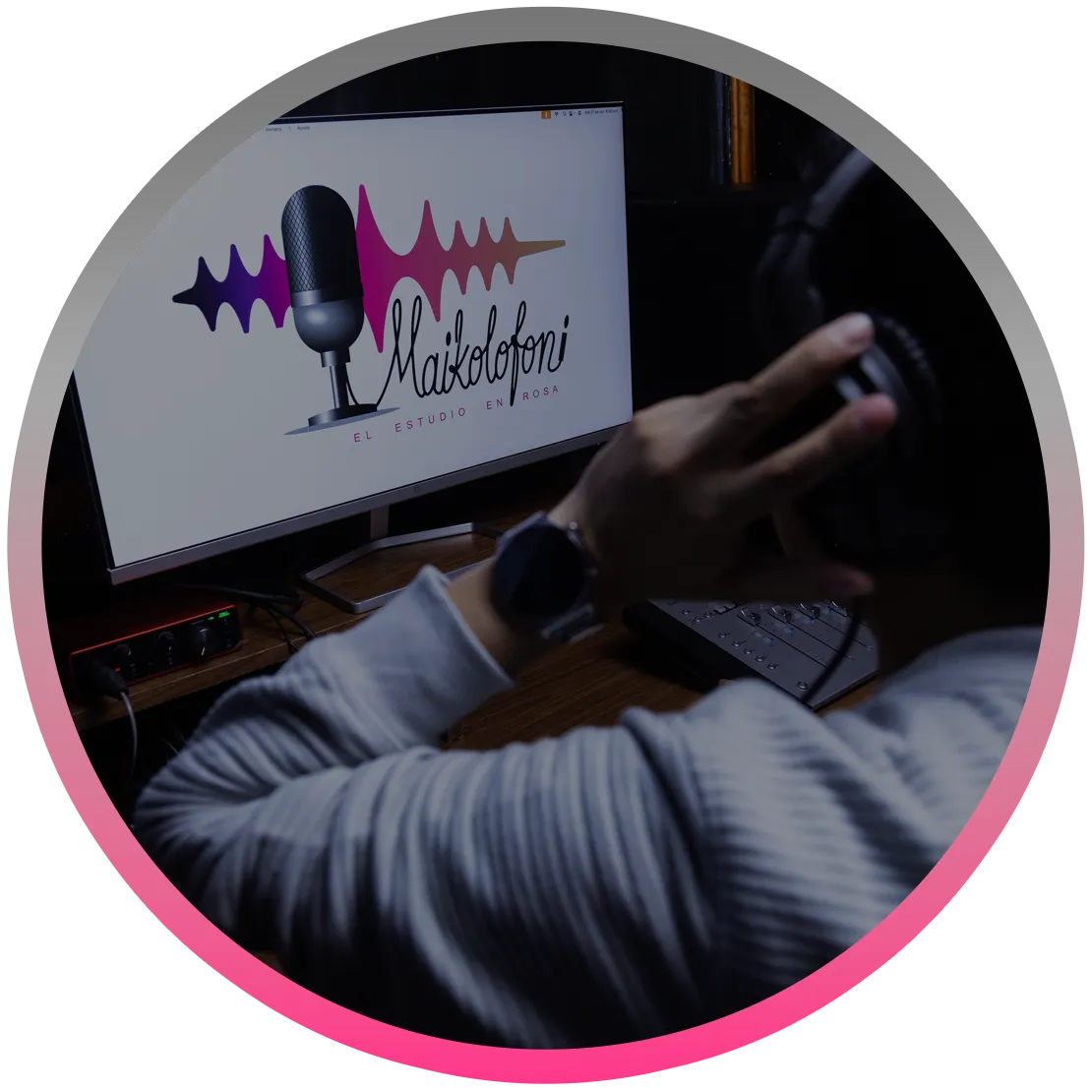 Conócenos - Maikolofoni - El estudio en rosa-